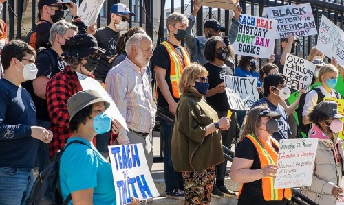 Why We Shouldn’t Ban Books | The West Bend Current